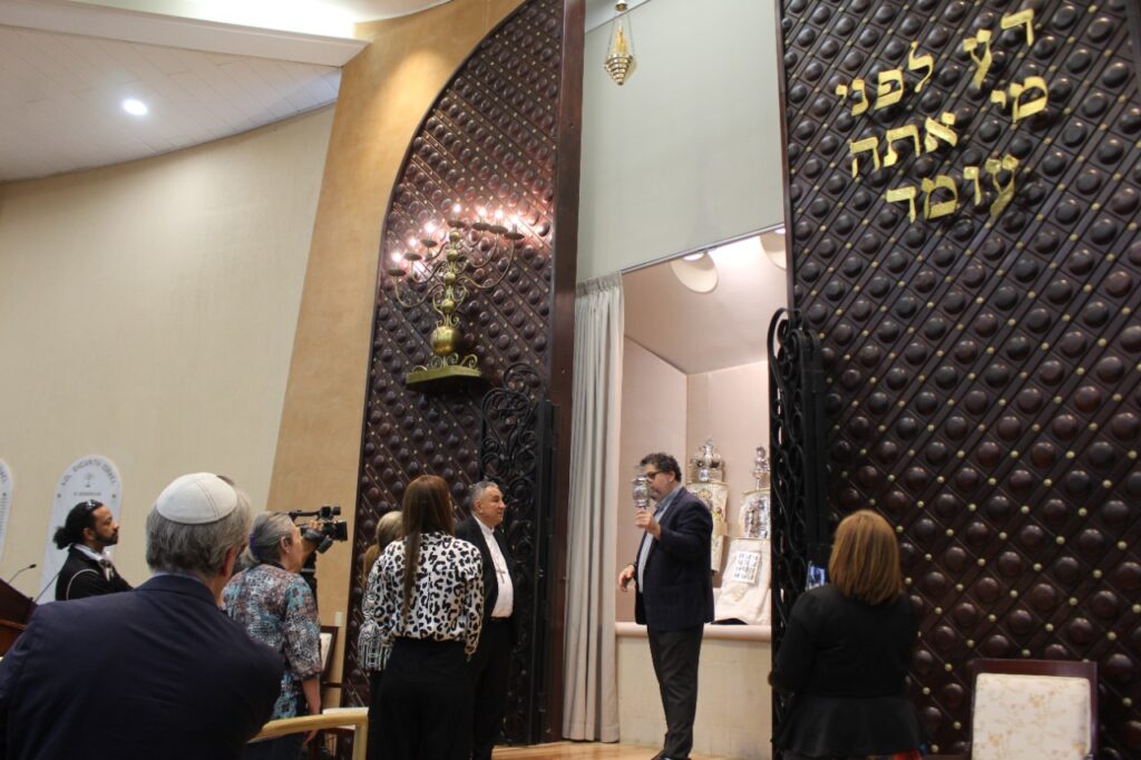 Arzobispo Ulloa visita la Comunidad Kol Shearith por su fiesta Rosh ...
